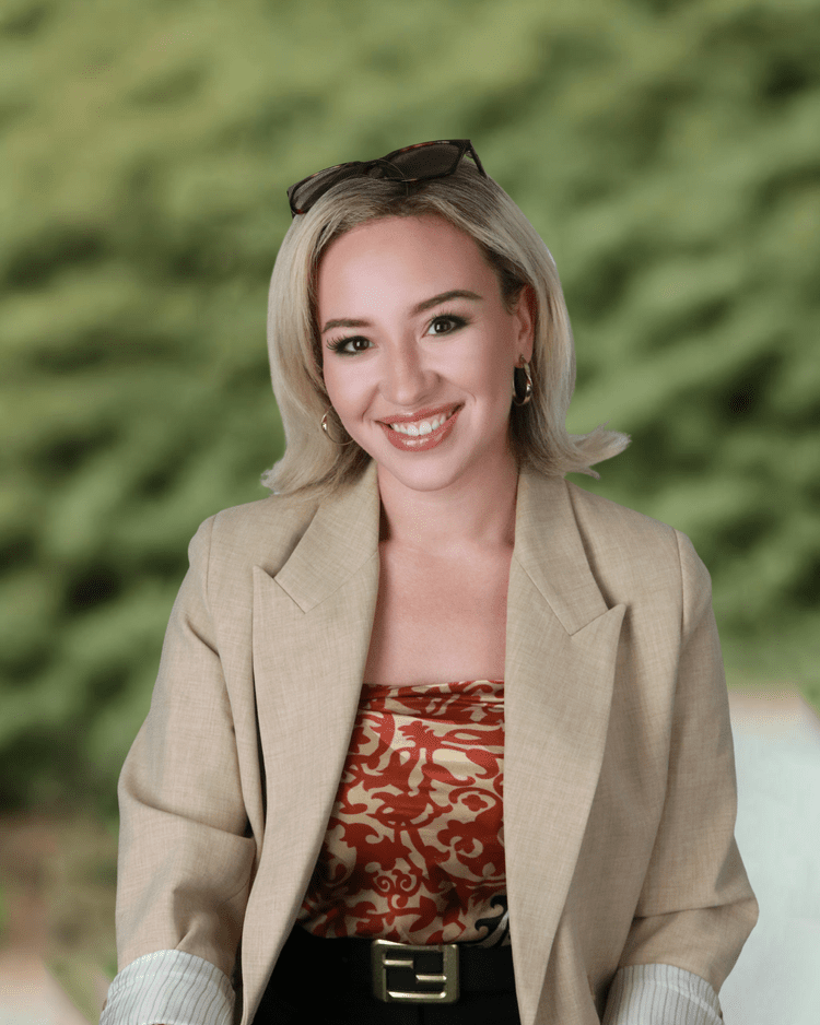 6 Best Backgrounds for a Professional Headshot | StudioPod