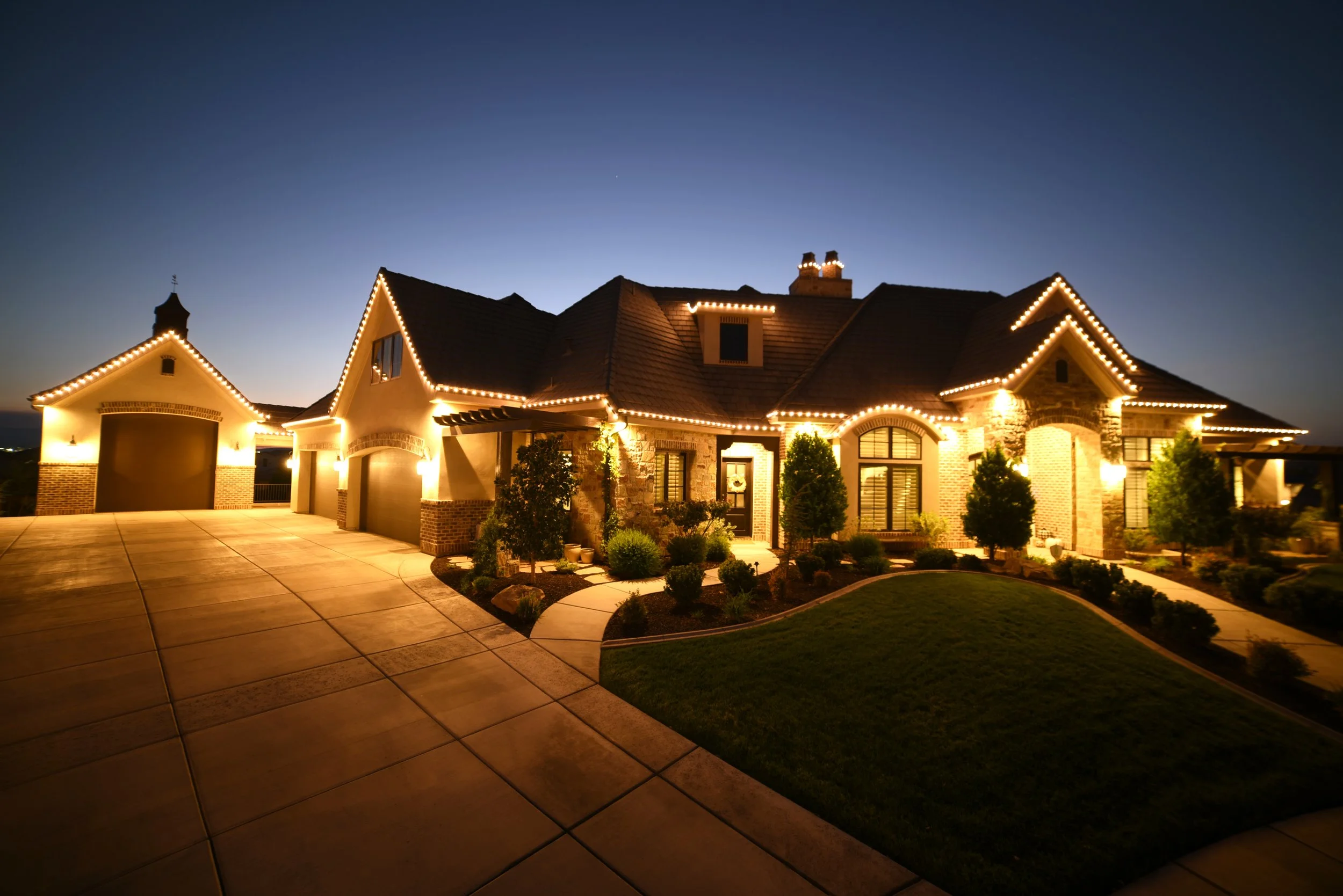 Permanent Holiday Lights — Lumen Outdoor Lighting