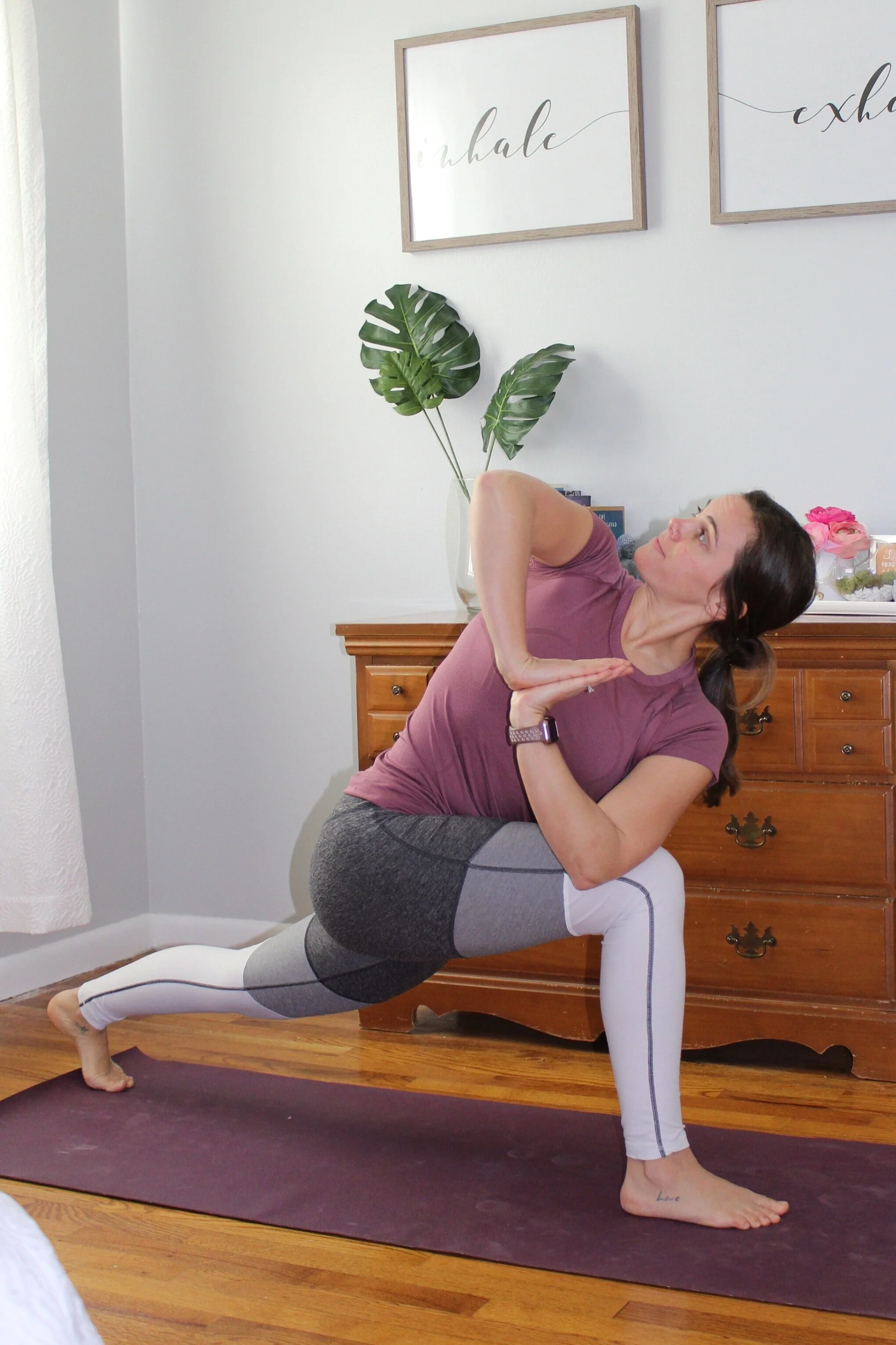 How to: Crescent Lunge Twist — the flow yogi