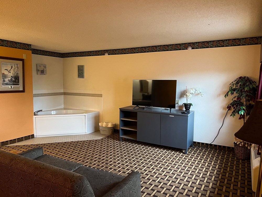 Rooms — Crossroads Hotel