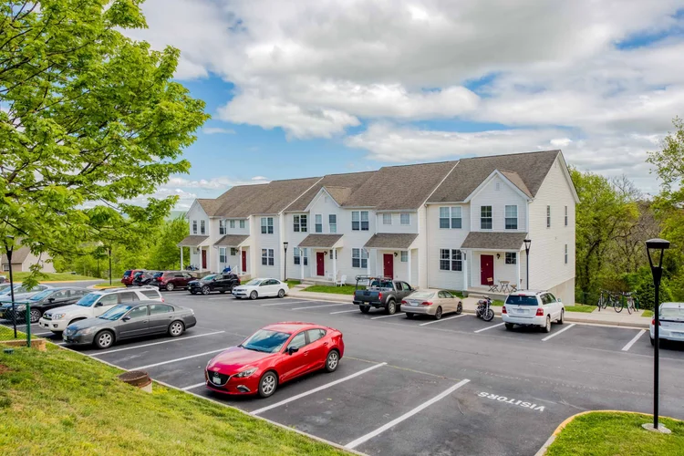 Photos | Virginia Tech Off-Campus Housing in Blacksburg, VA — Maple ...