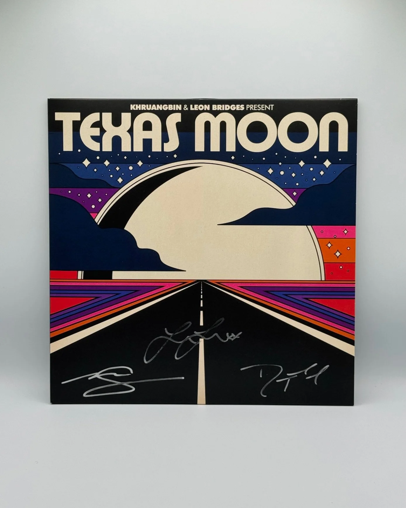 Khruangbin & Leon Bridges - Texas Moon (Ghost edition) — WYTHE