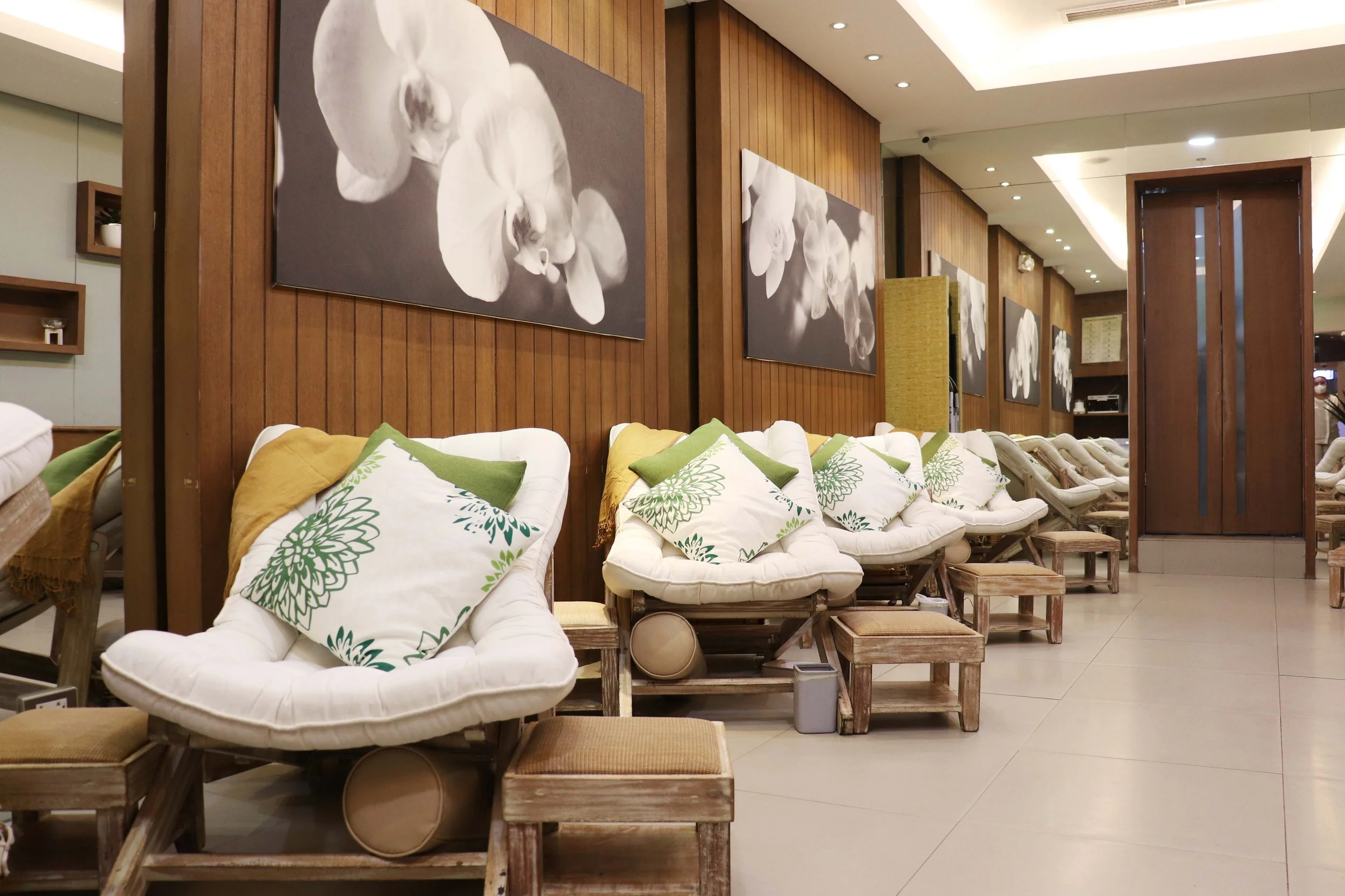 Nail Tropics | Begin Your Relaxation