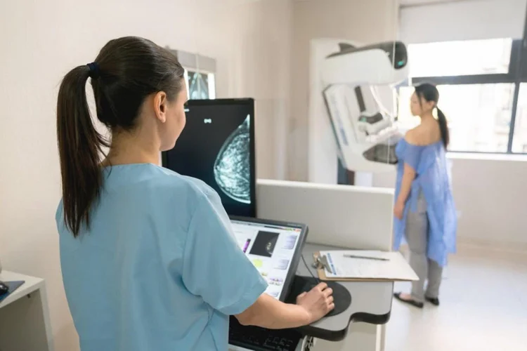 What Should You Know Before Your First Mammogram Screening?