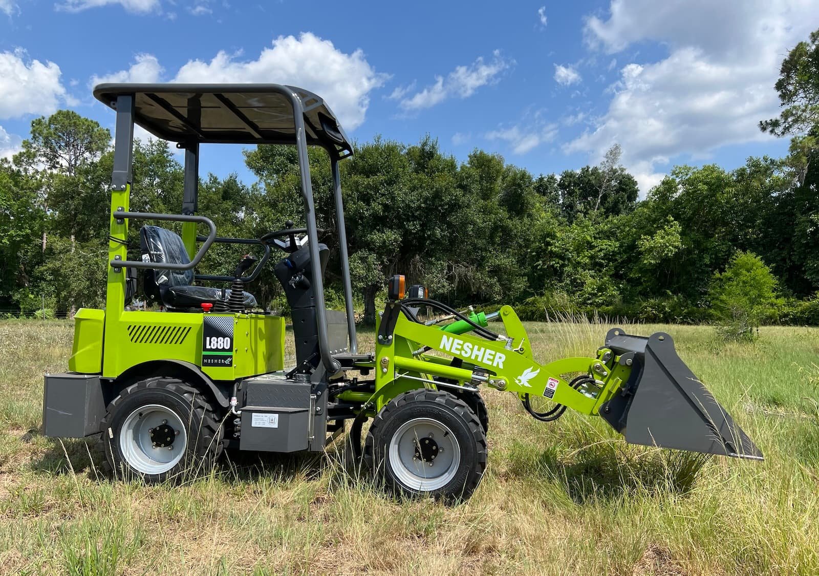 L880 electric wheel loader — Nesher Equipment