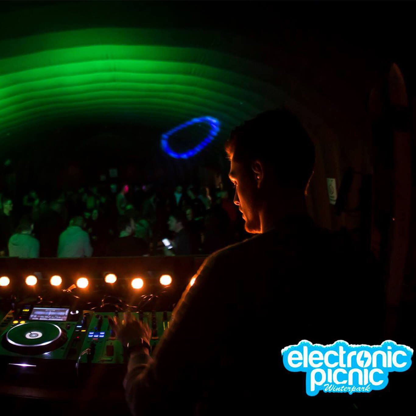 Opblaasbare fabriek en romney loods van 200m² — Feesd verhuur