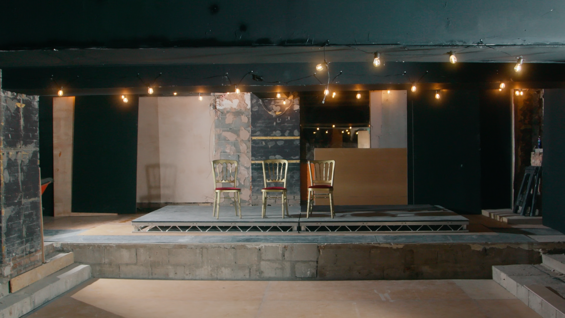 THEATRE — Porter's Cardiff