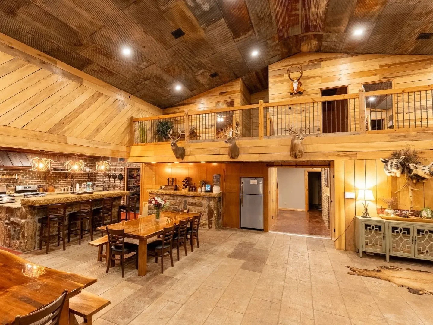 Bearshield Lodge Gallery | Rustic Luxury Rooms & Stunning Outdoor ...
