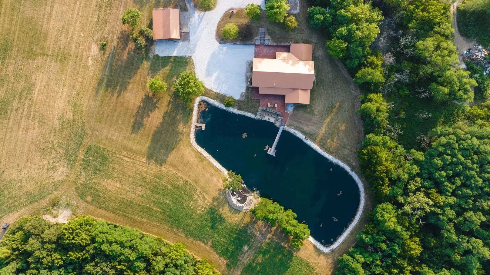 Bearshield Lodge Gallery | Rustic Luxury Rooms & Stunning Outdoor ...