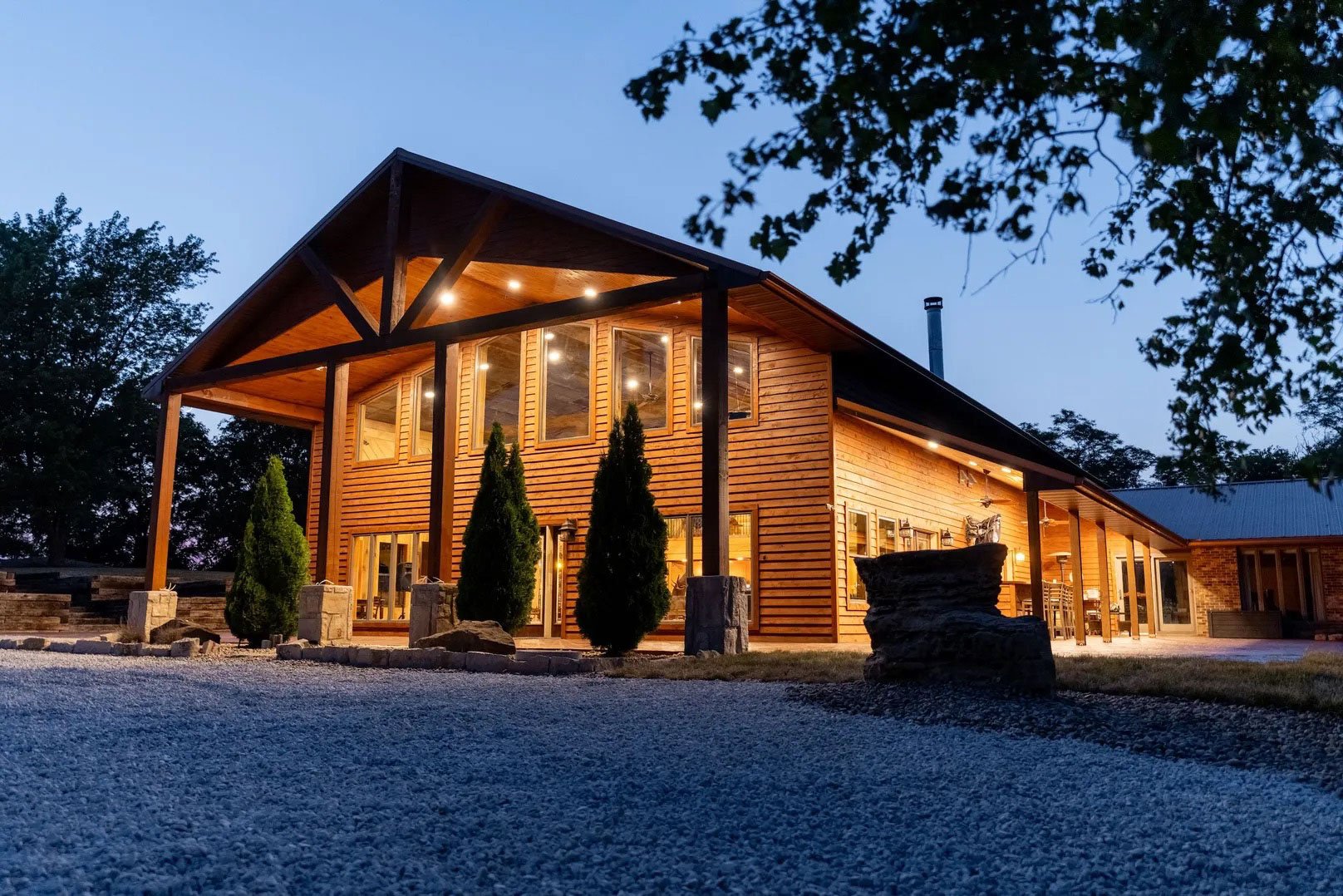 Bearshield Lodge Gallery | Rustic Luxury Rooms & Stunning Outdoor ...