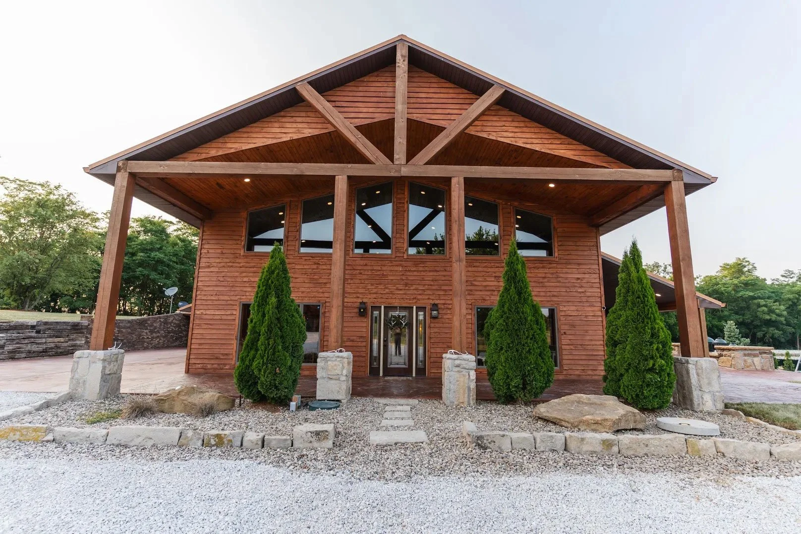 Bearshield Lodge Gallery | Rustic Luxury Rooms & Stunning Outdoor ...