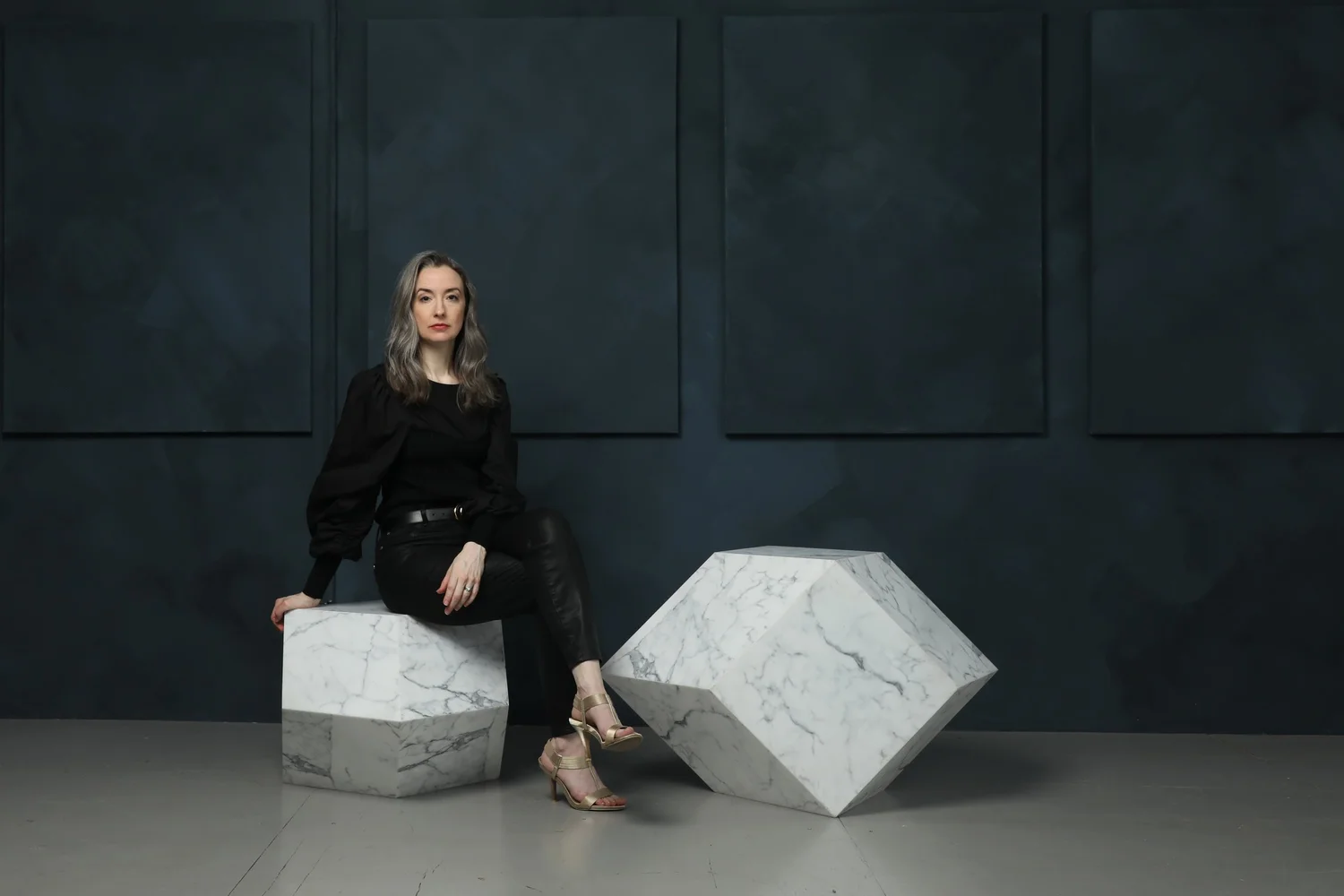 How to pose tall and short people in a group photo