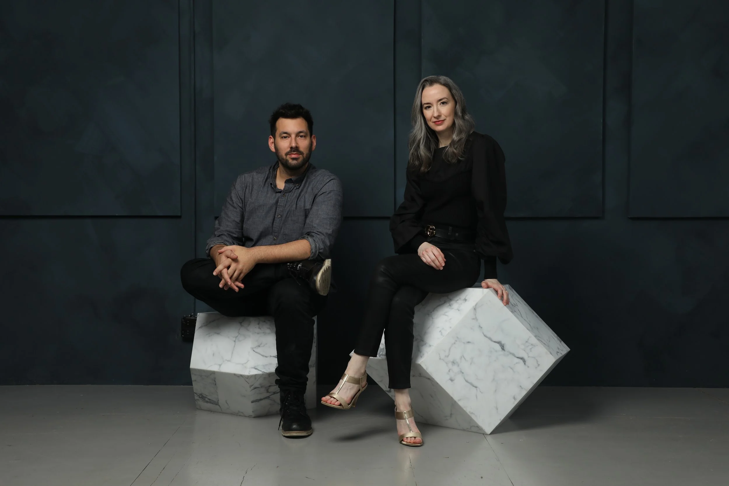 How to pose tall and short people in a group photo