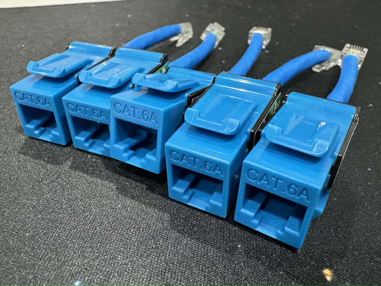 Combo USB-C Power Delivery & DisplayPort 1.4 KVM - Dual Monitor ...