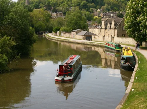 A Guide to Canal Walks in the UK — Walking In Circles