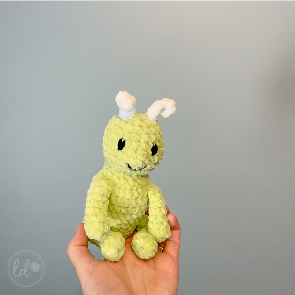 Chirps the Cricket - Free No Sew Crochet Pattern — Loopsy Daisy Crafts ...