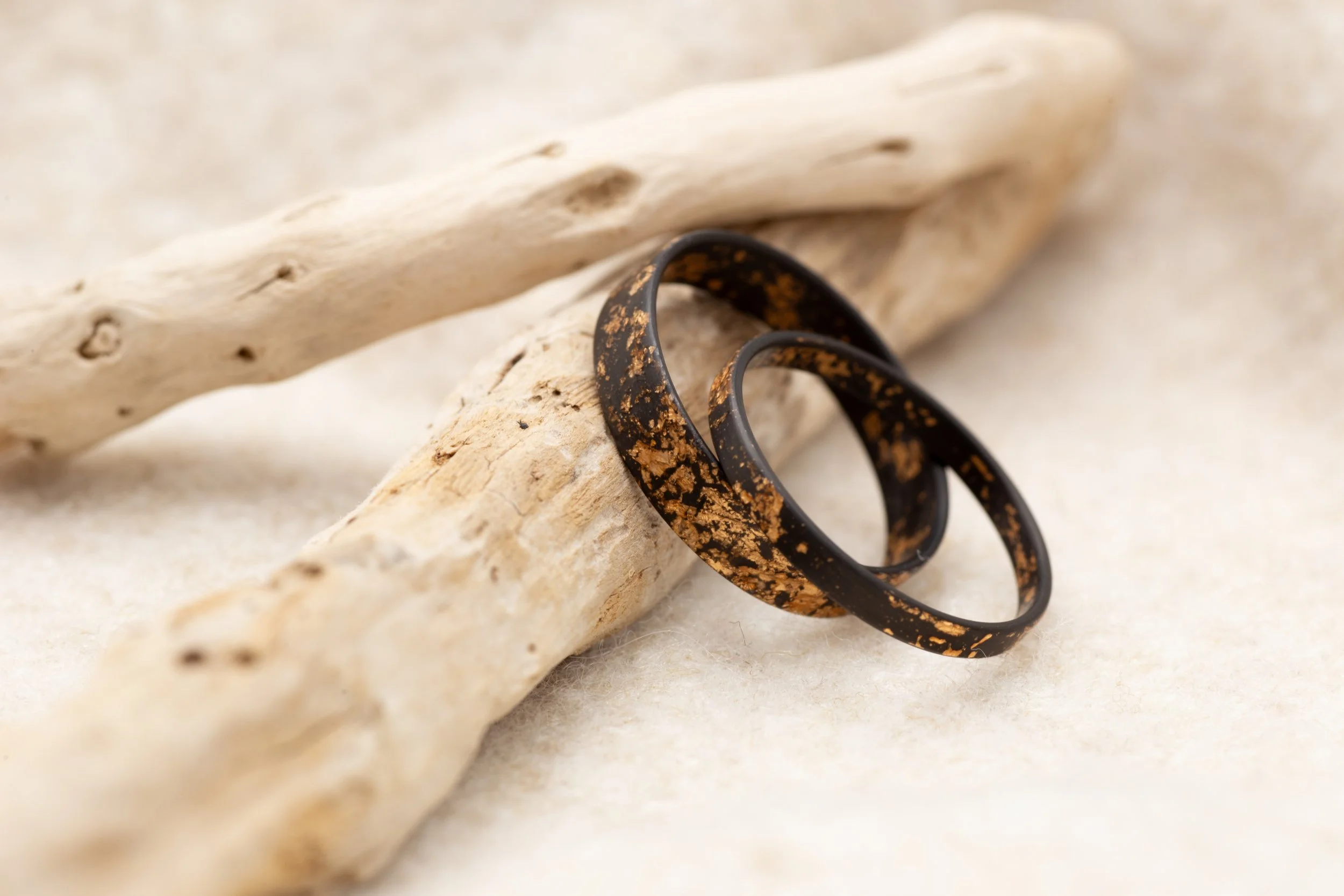 Medium II Carbon ring with 24k Gold — Singularity