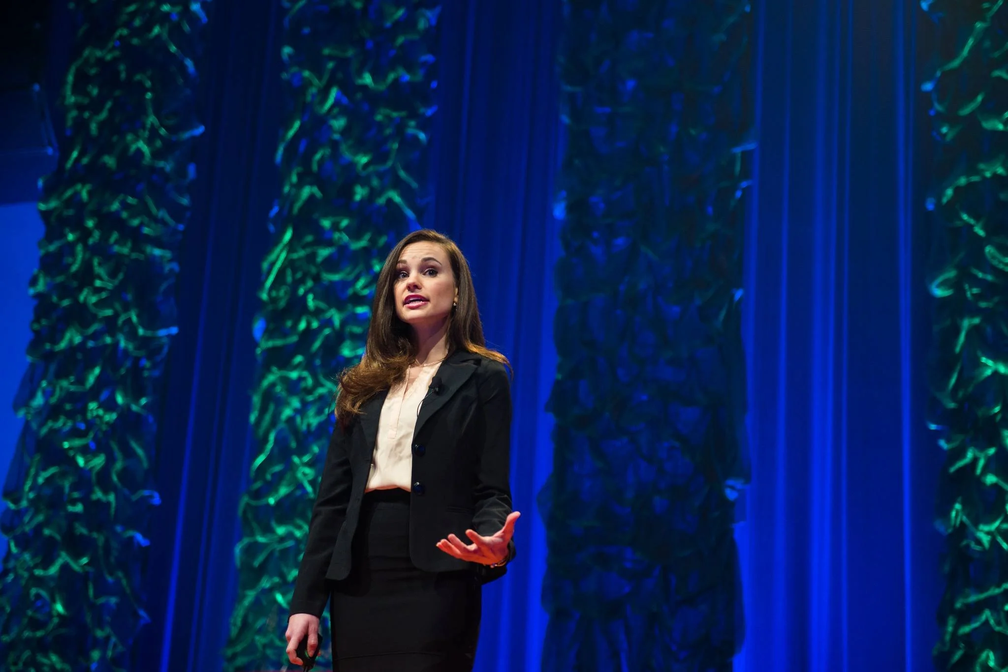 About Emily Calandrelli — TV Host, Author, and Public Speaker — The ...