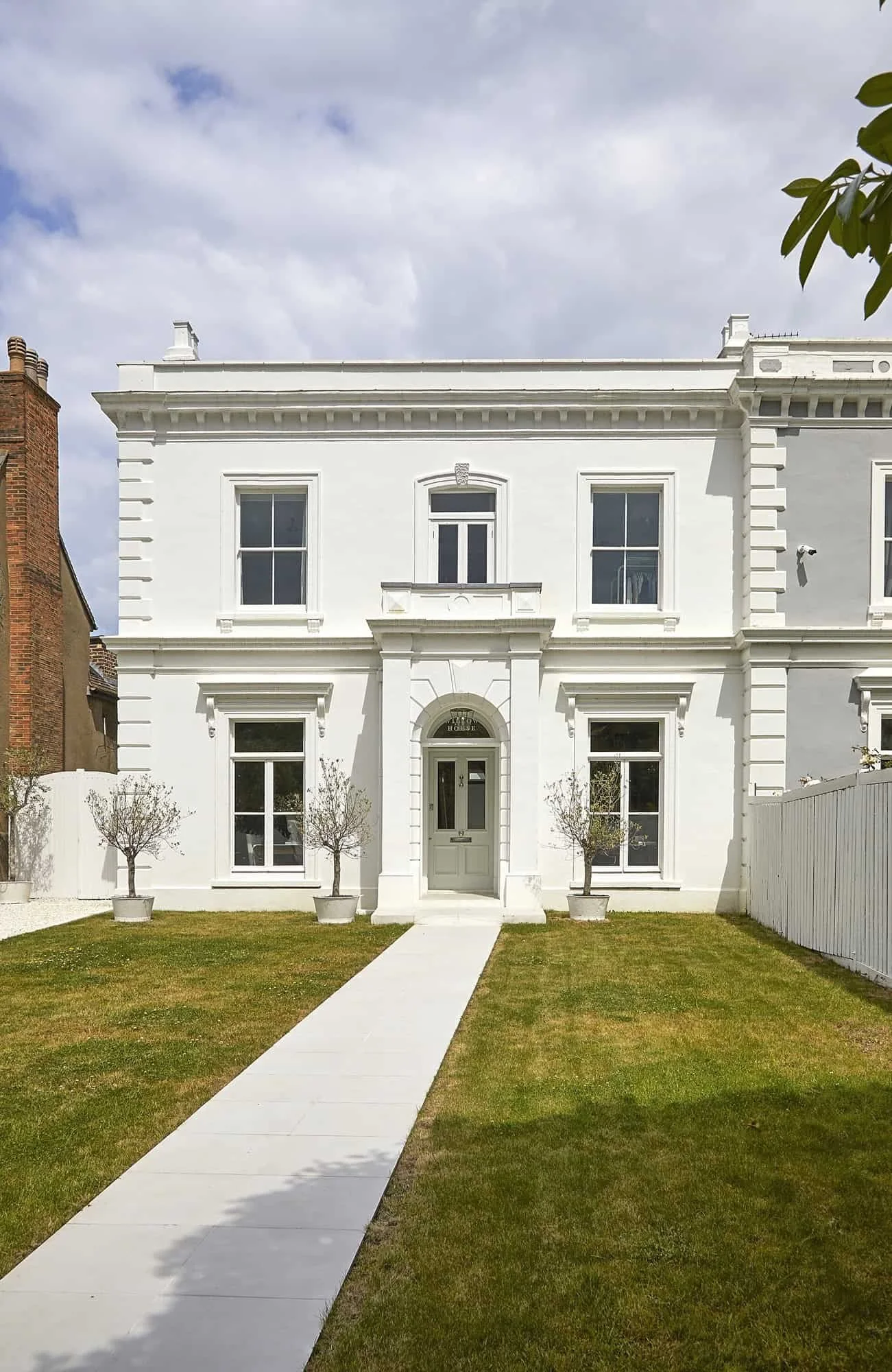 Shepperton House // Elegant 1816 Queen-Anne Property for Film ...
