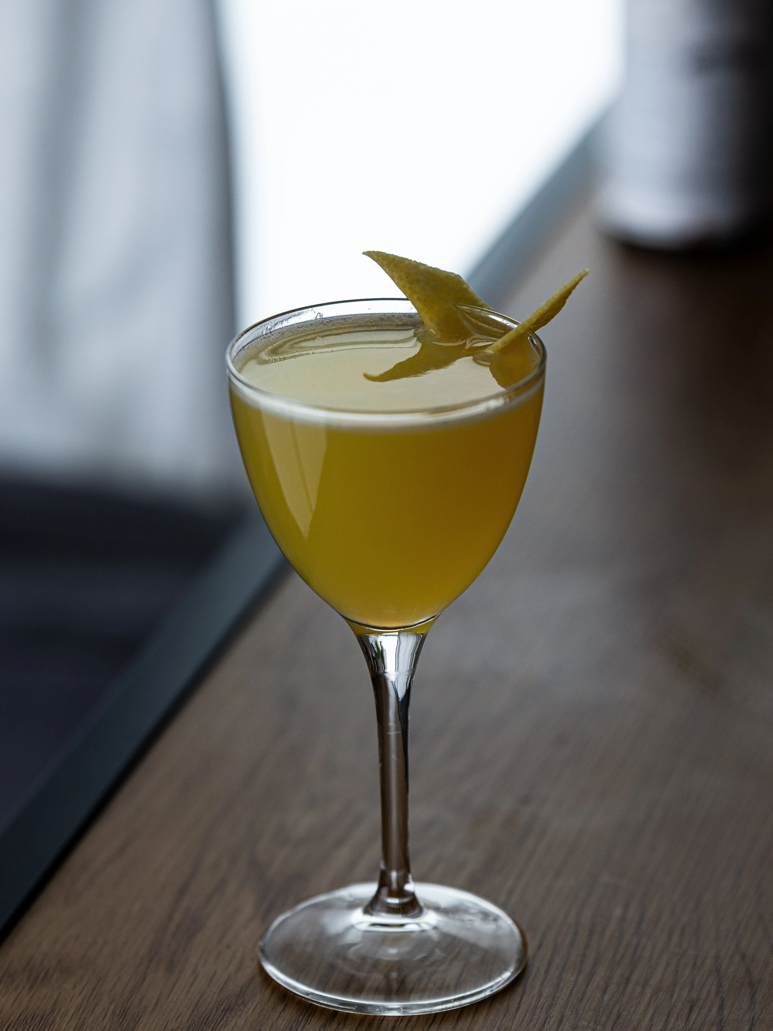 Bee's knees — Cocktail Library