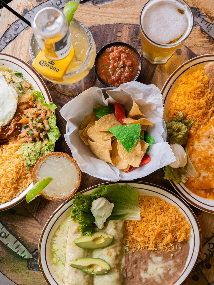 Los Reyes Bar & Grill