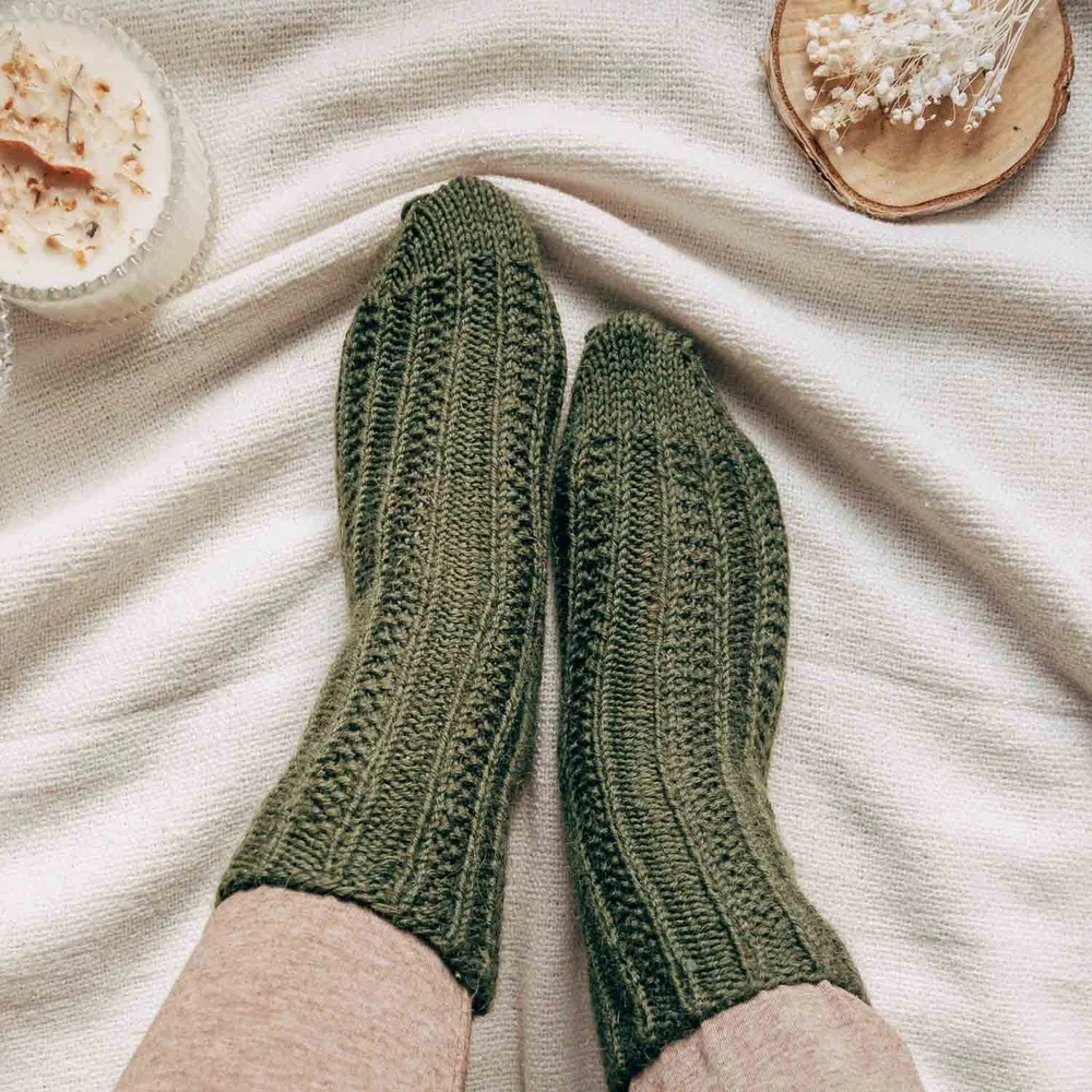 Easy Cozy Worsted Sock Knitting Patterns for Gift Knitting — Whileberry ...
