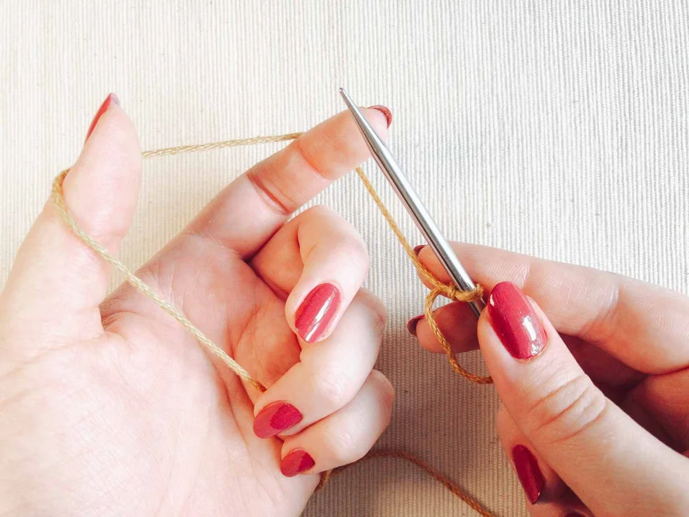 How to Do the Backwards Loop Cast on in Knitting: Step by Step Tutorial ...