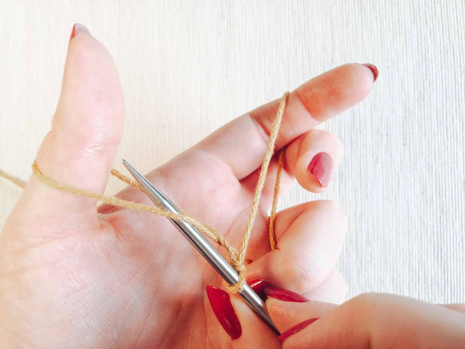 How to Cast On in Knitting for Beginners: 3 Simple Methods — Whileberry | Modern Knitting ...