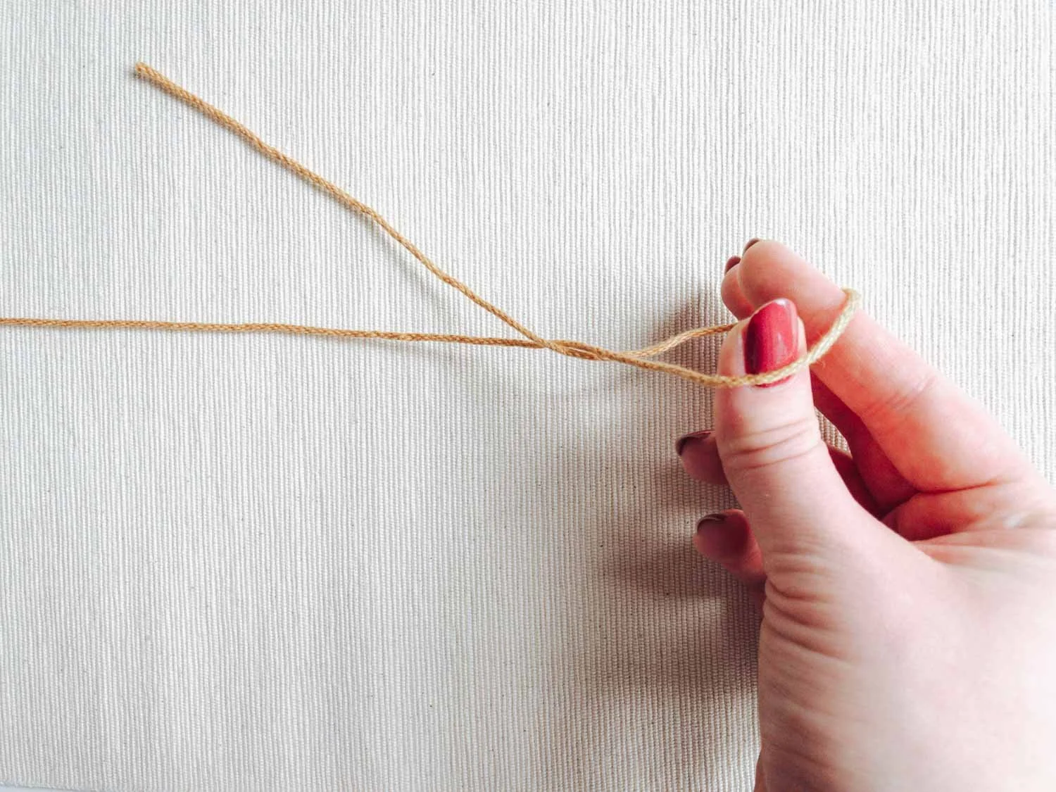 How to Make a Slipknot in Knitting for Beginners - Step by Step ...