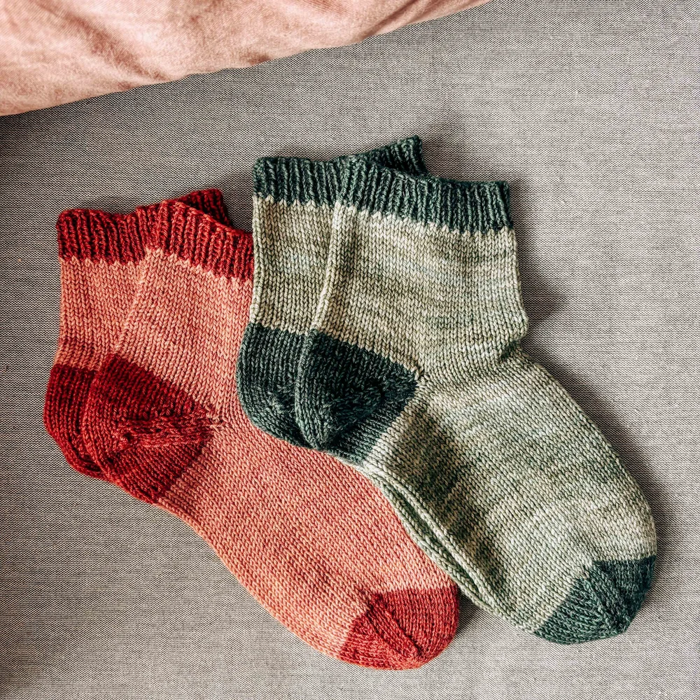 Easy Free Sock Knitting Pattern for Beginners - Crayon Socks ...