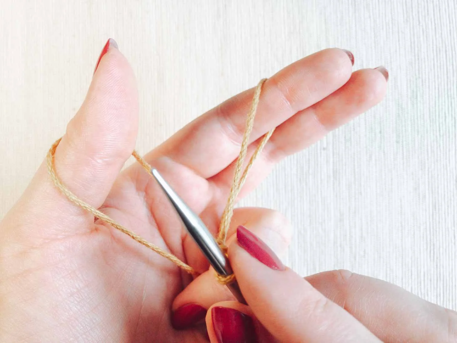 How to Cast On in Knitting for Beginners: 3 Simple Methods — Whileberry | Modern Knitting ...