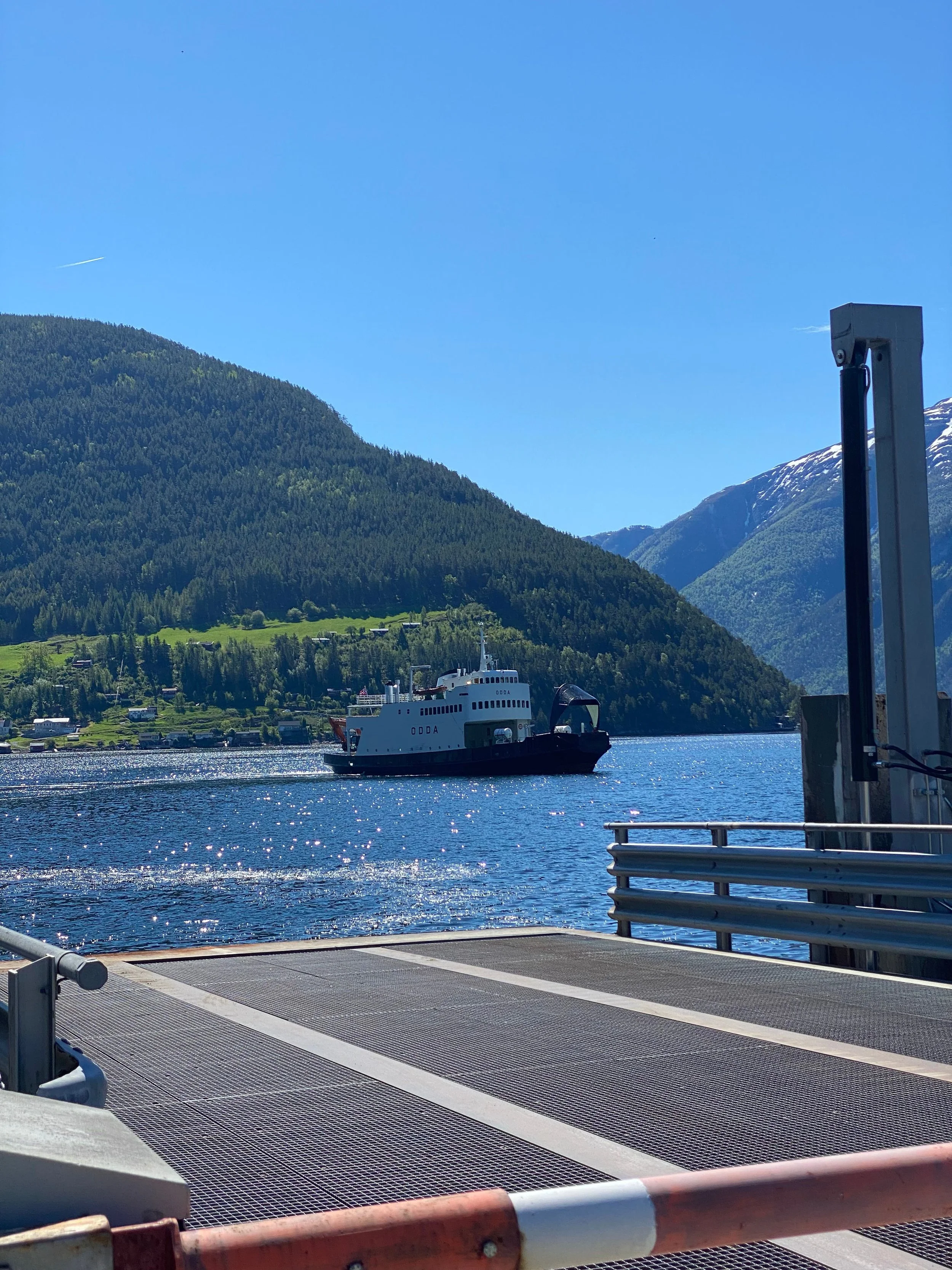 Kaupanger-Frønningen — Lustrabaatane AS