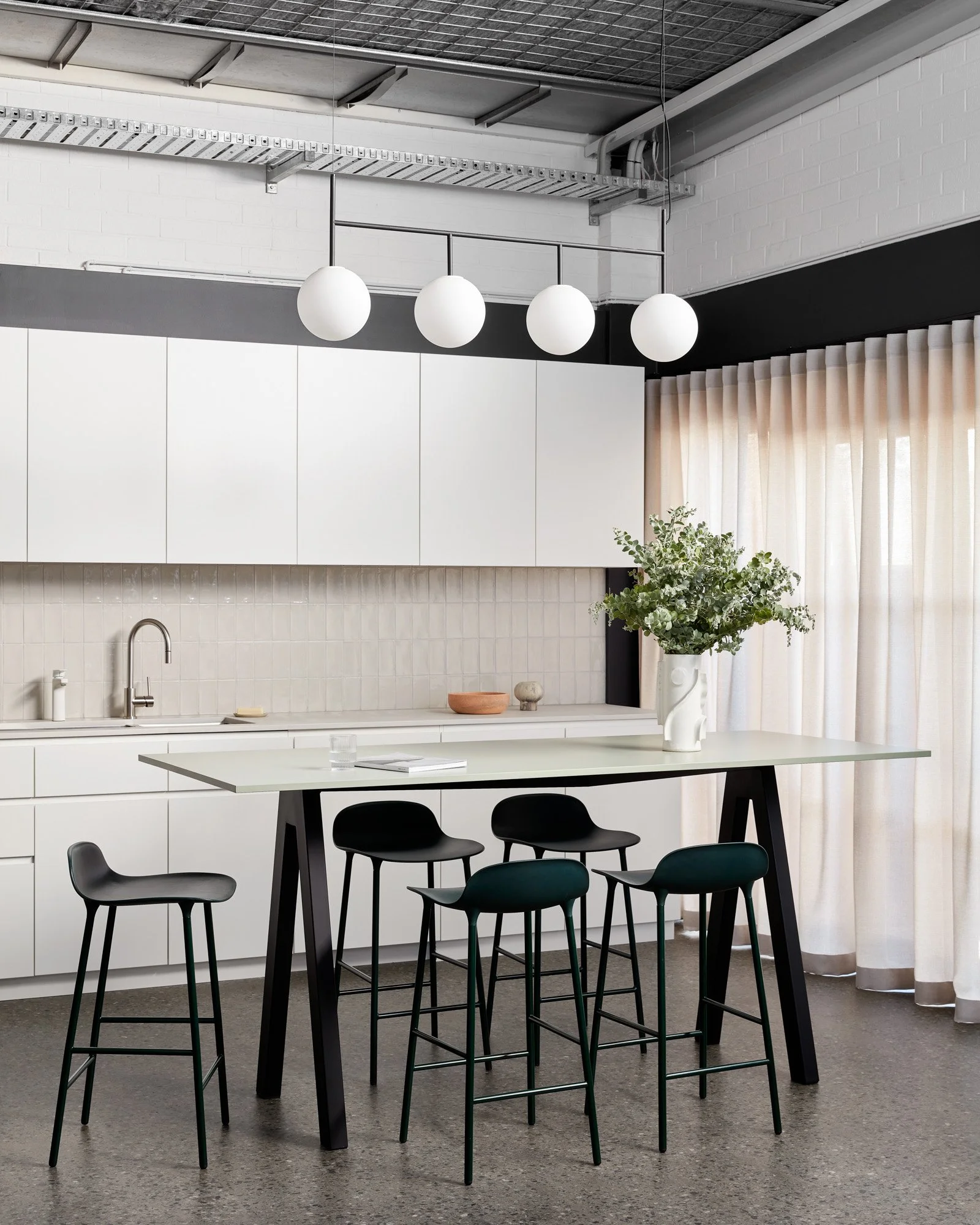 Lenox Hill — Workplace — Rezen Studio