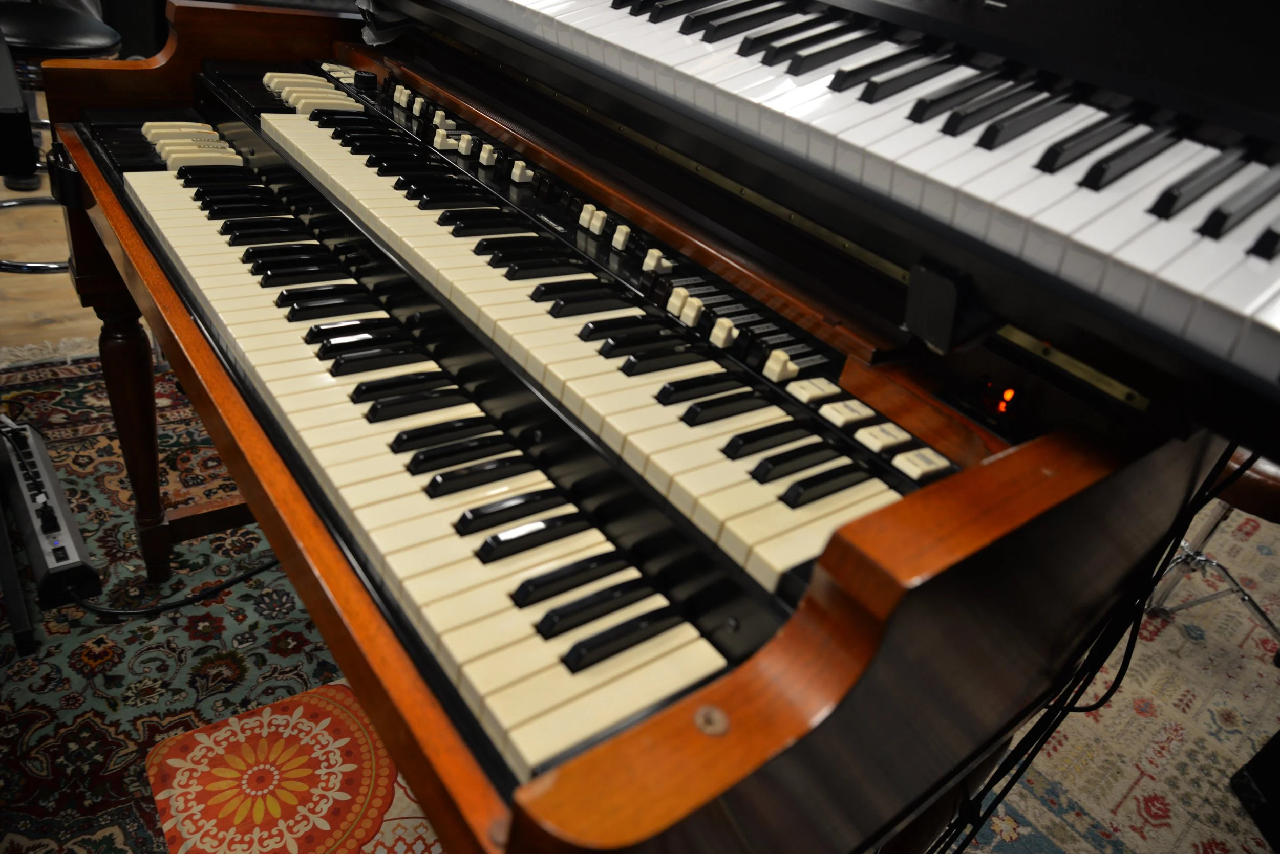 Synth Lab — AMPLIFIED STUDIOS