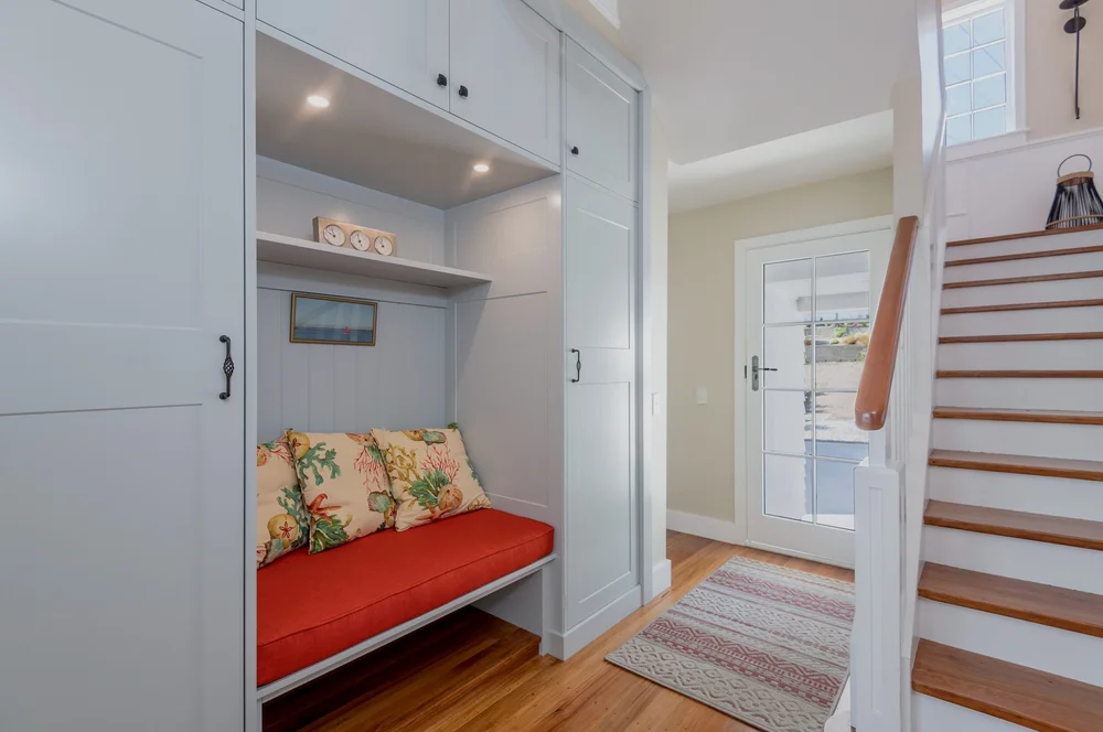 Custom Entranceway and Seating Joinery by The Custom Space