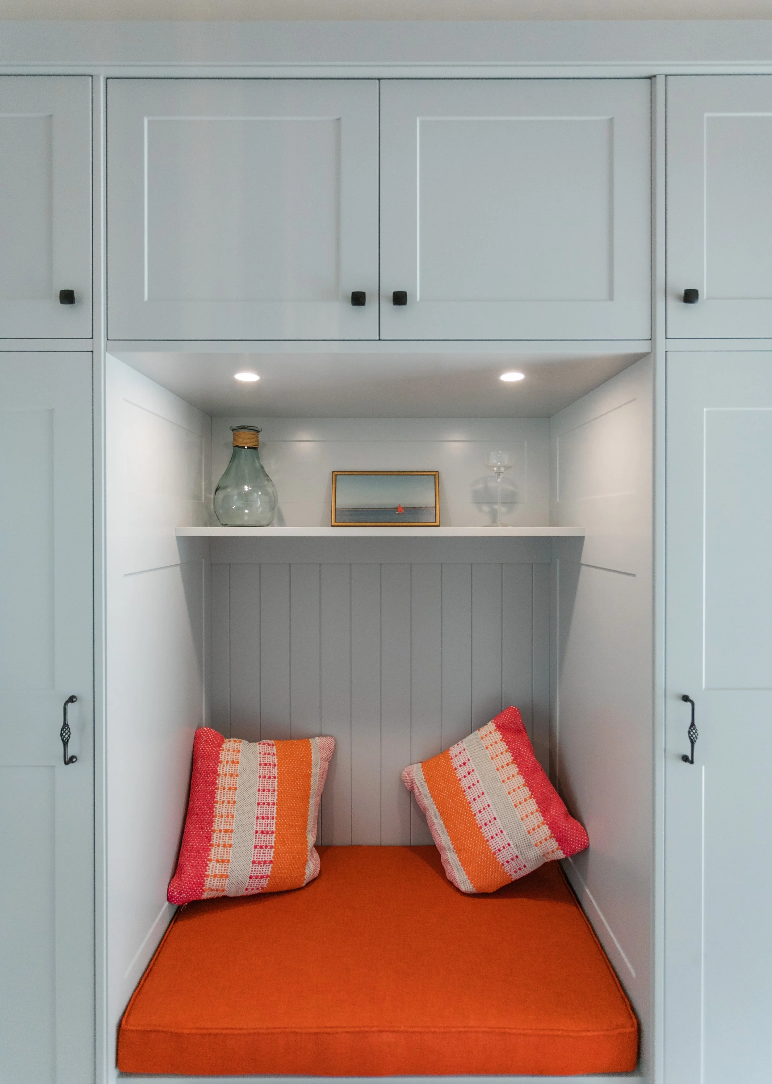 Custom Entranceway and Seating Joinery by The Custom Space