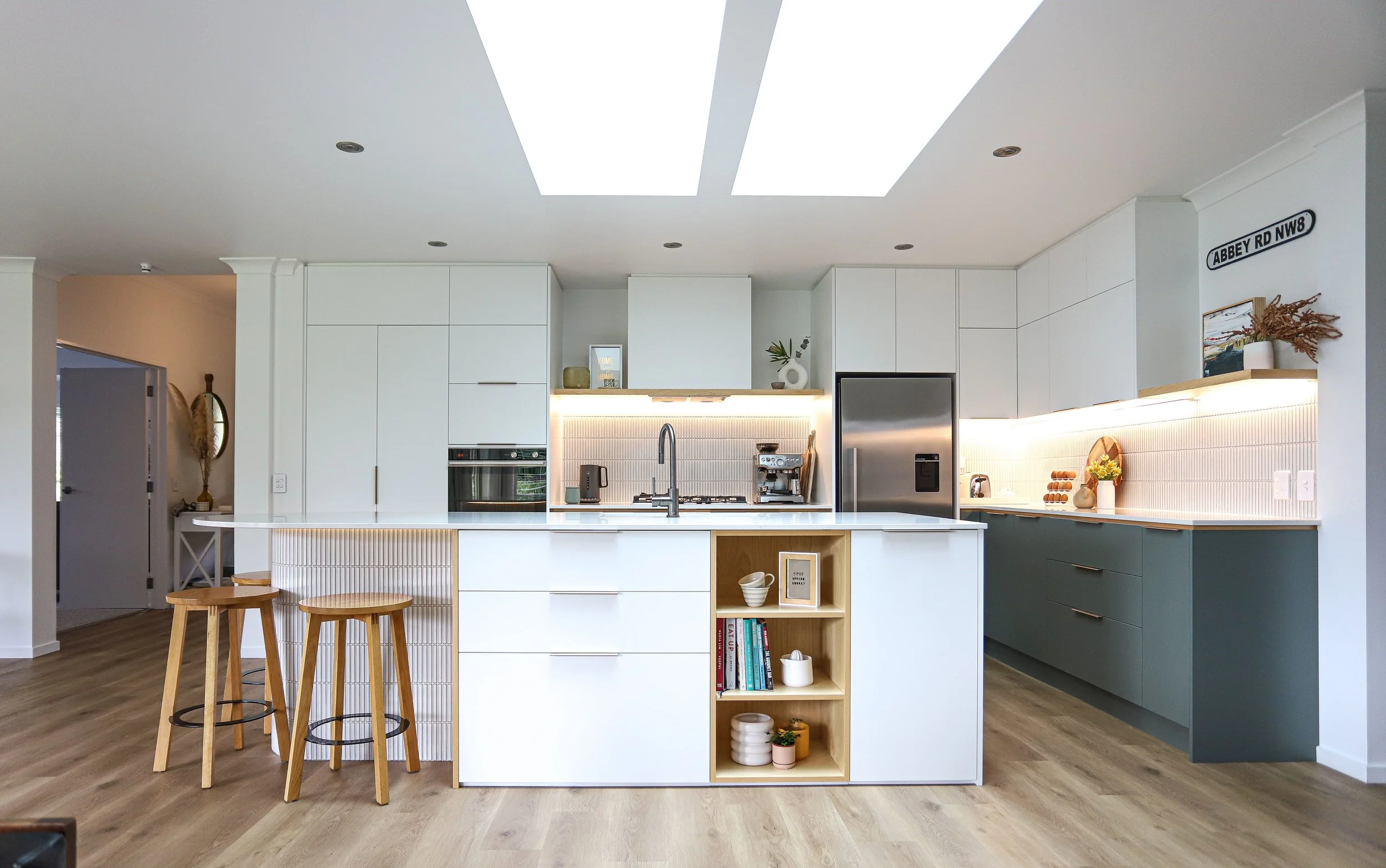 Light Curved Island Kitchen Design Nelson | The Custom Space