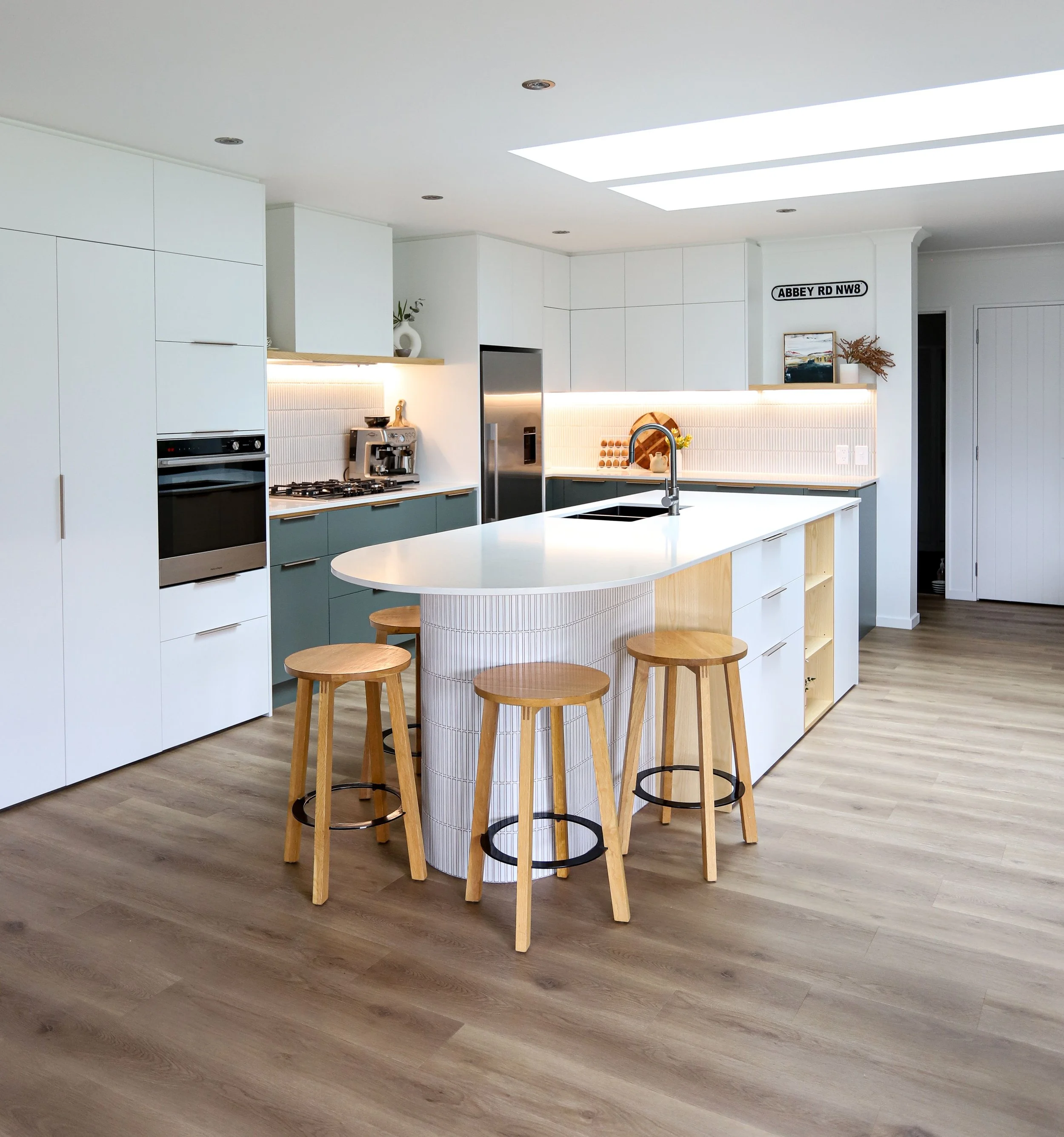 Light Curved Island Kitchen Design Nelson | The Custom Space