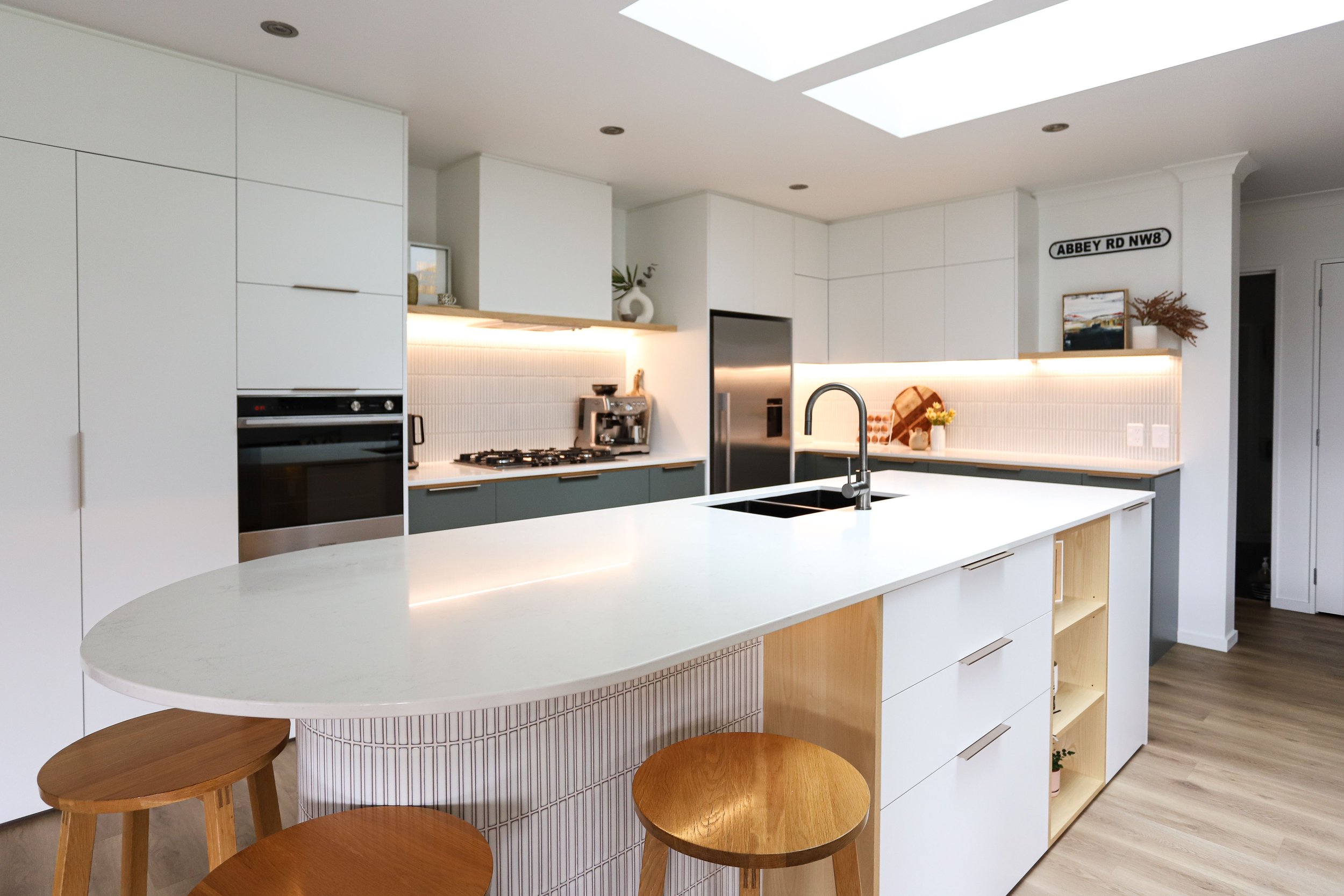 Light Curved Island Kitchen Design Nelson | The Custom Space