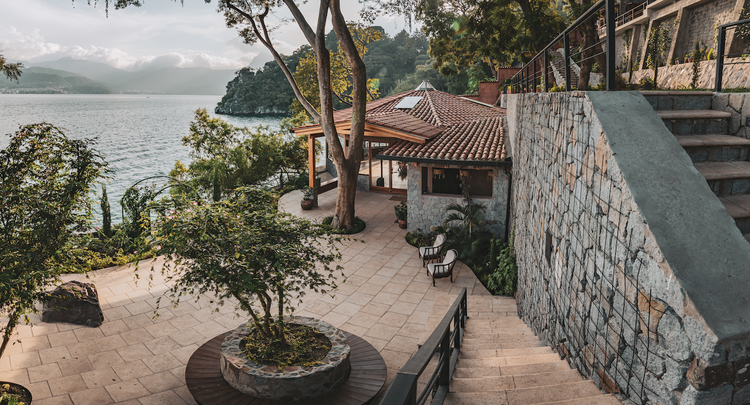 Casa Floresta: Luxury Yoga Retreat Center and Cacao Ceremonies Guatemala