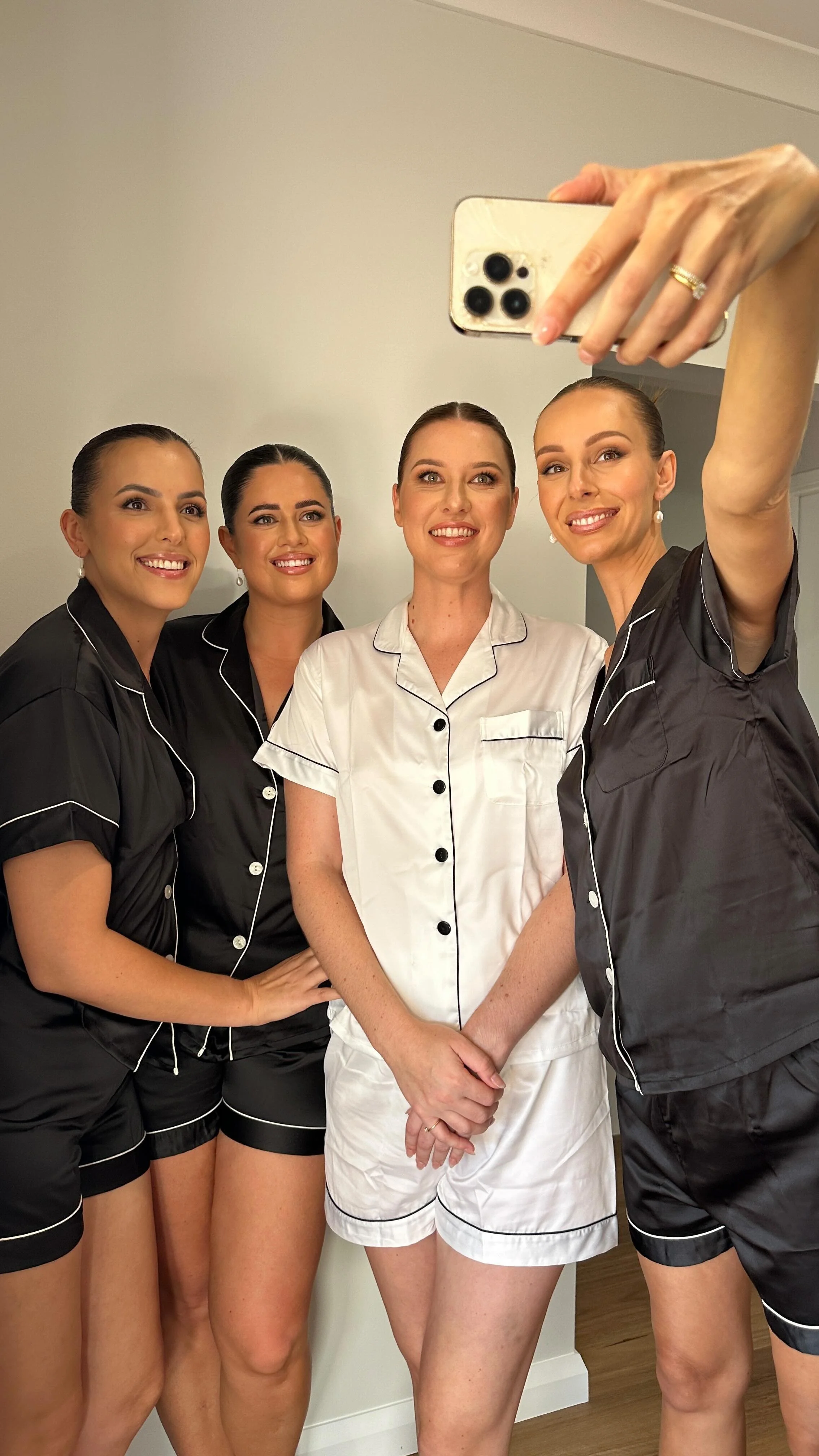 HOLLY MUDGE MAKEUP ARTIST