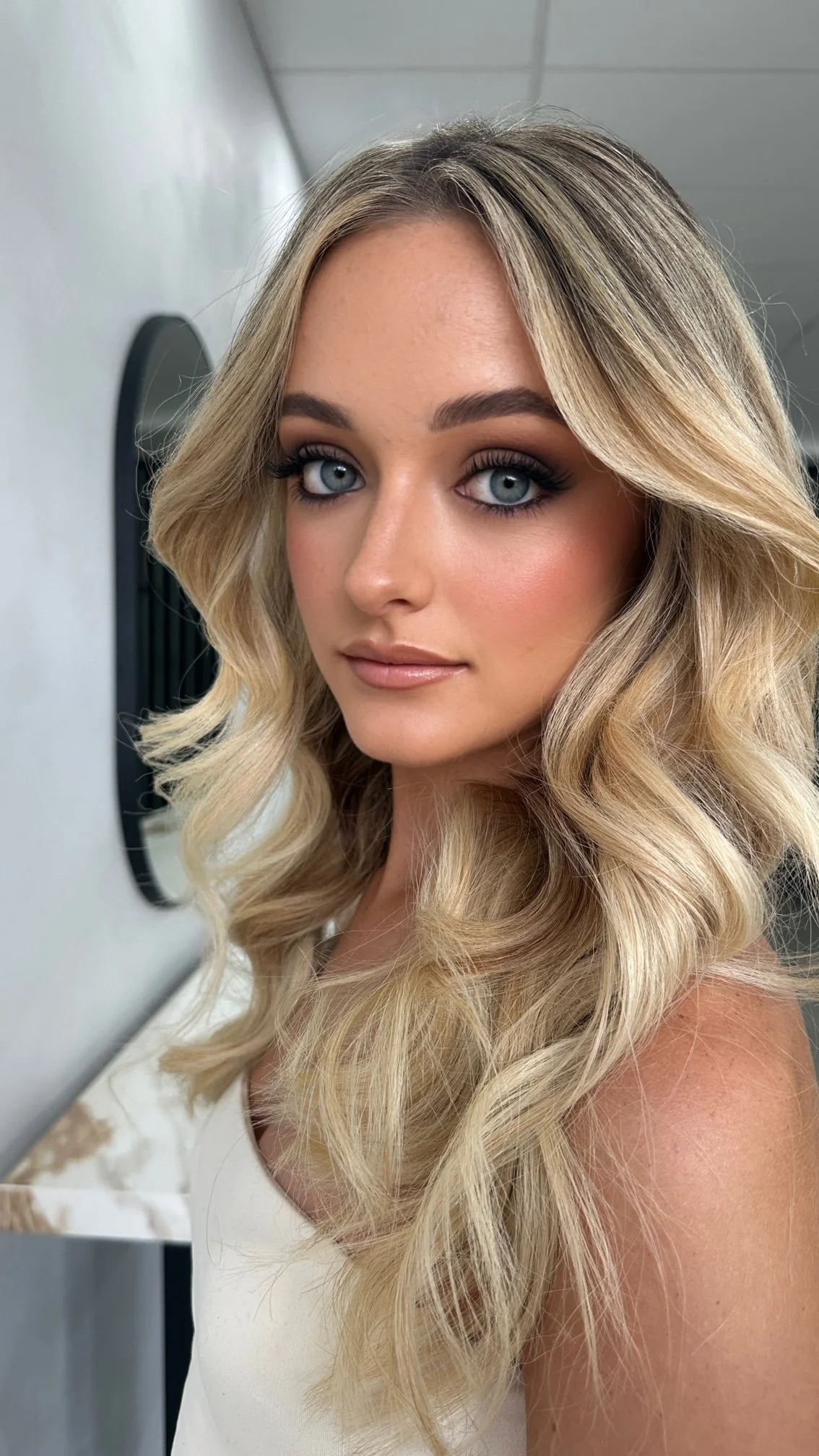 HOLLY MUDGE MAKEUP ARTIST