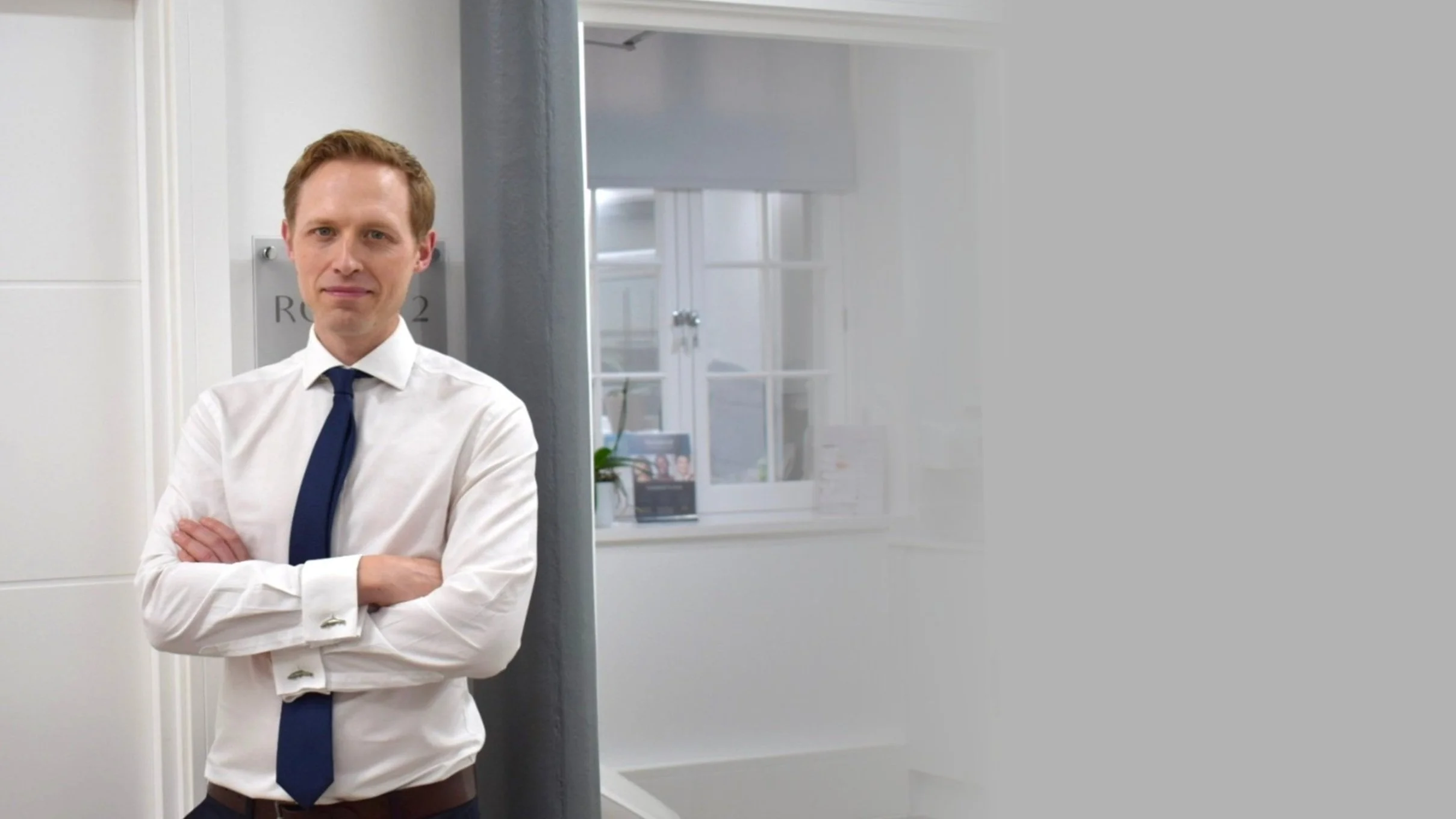 DR THOMAS TULL | Medical Dermatologist | London