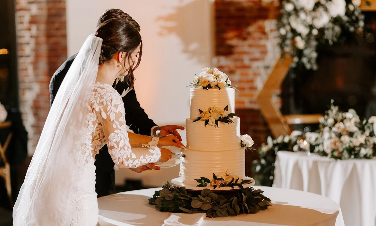 WEDDINGS — Celebrating Life Cake Boutique