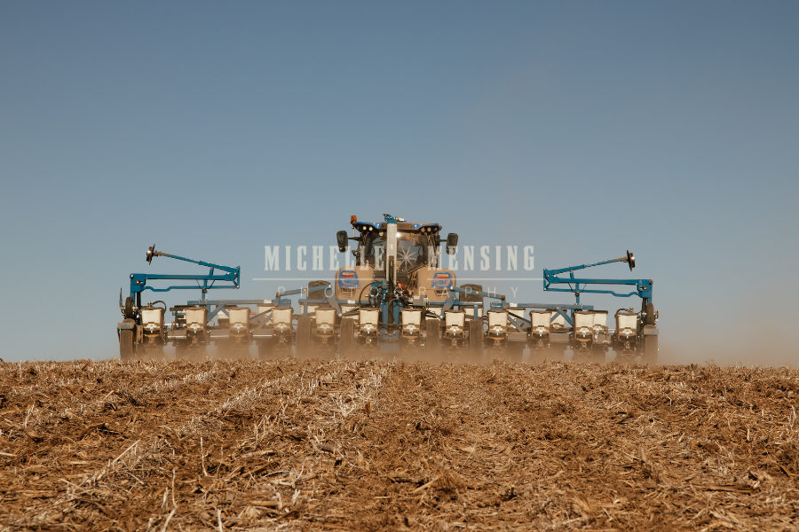 Iowa family farm planting photography session — Michelle Mensing ...