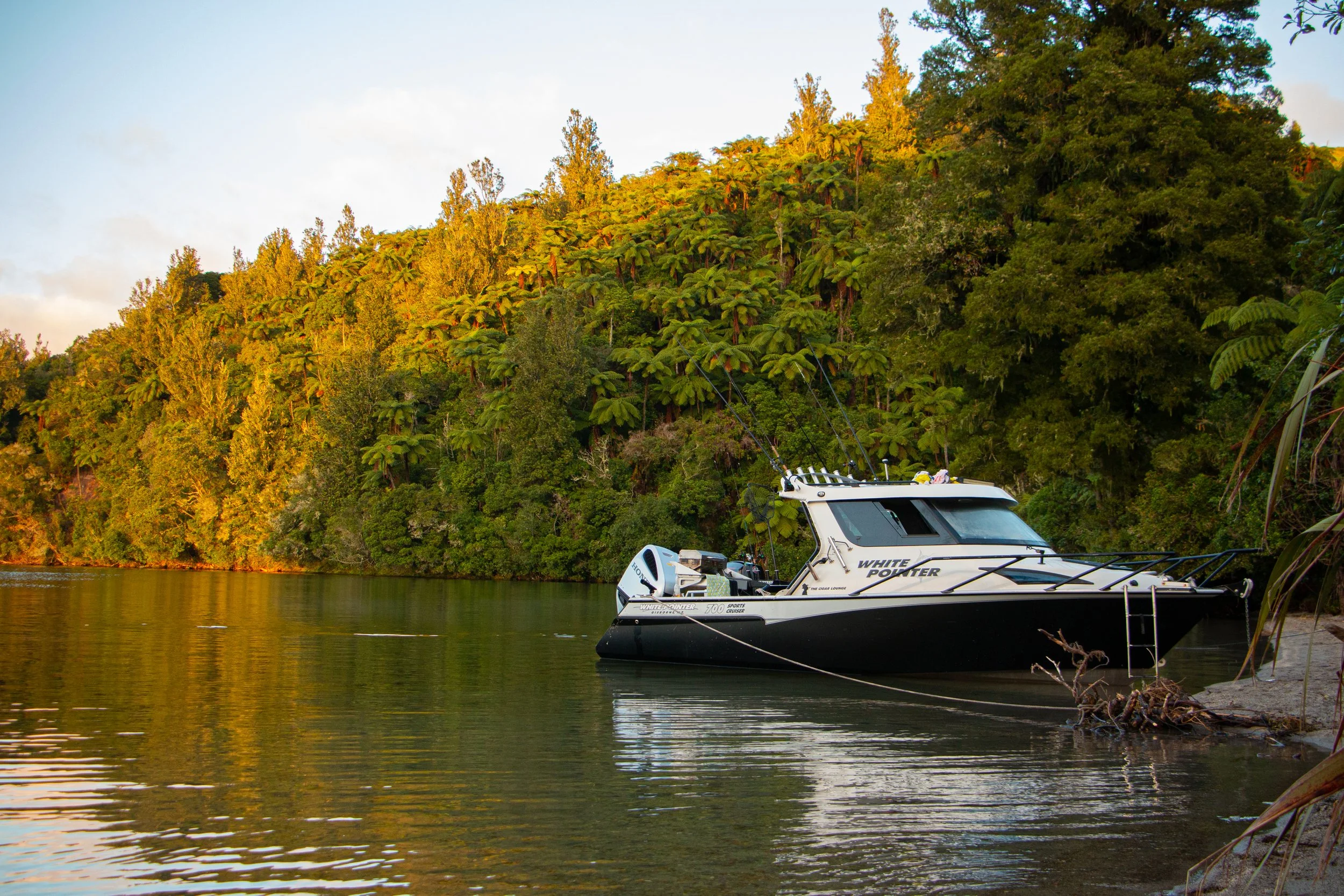 700 Sports Cruiser aluminium fishing boat custom built by White Pointer ...