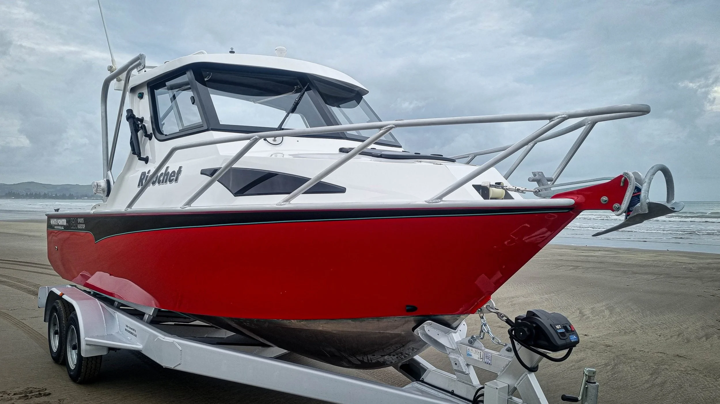 620 Sports Hardtop aluminium fishing boat custom built by White Pointer ...