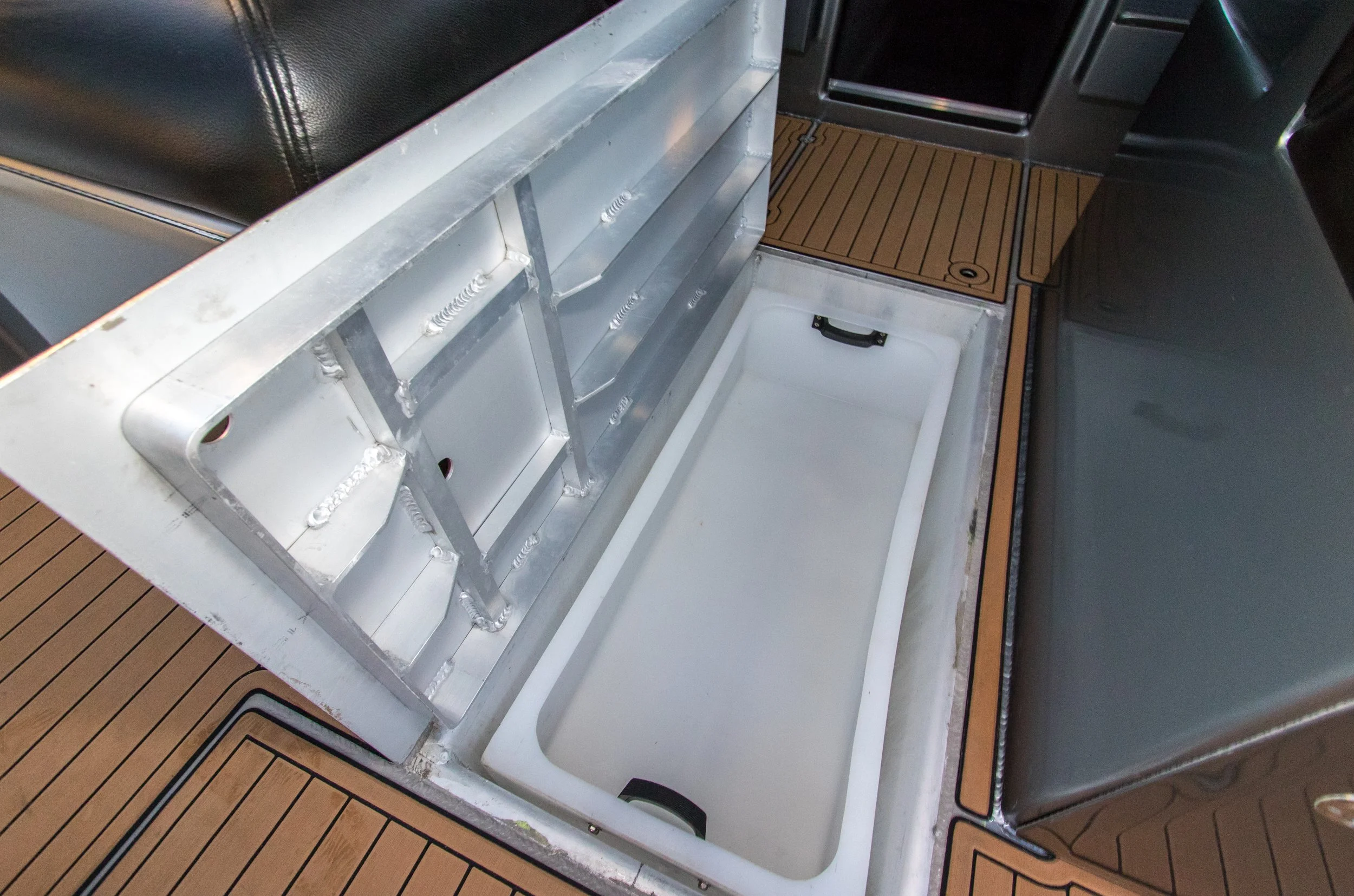 700 Sports Cruiser aluminium fishing boat custom built by White Pointer ...
