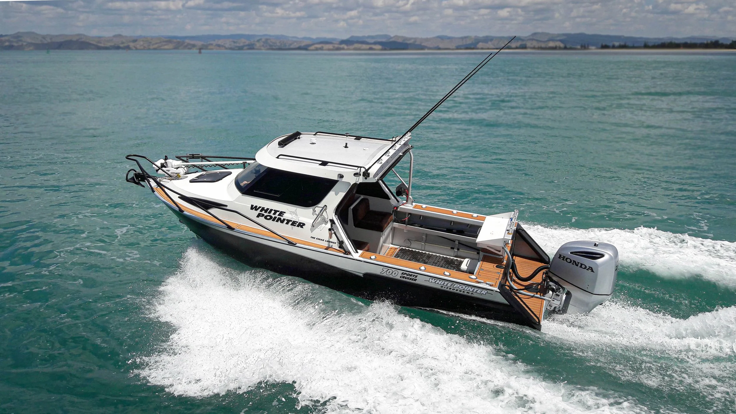 700 Sports Cruiser aluminium fishing boat custom built by White Pointer ...