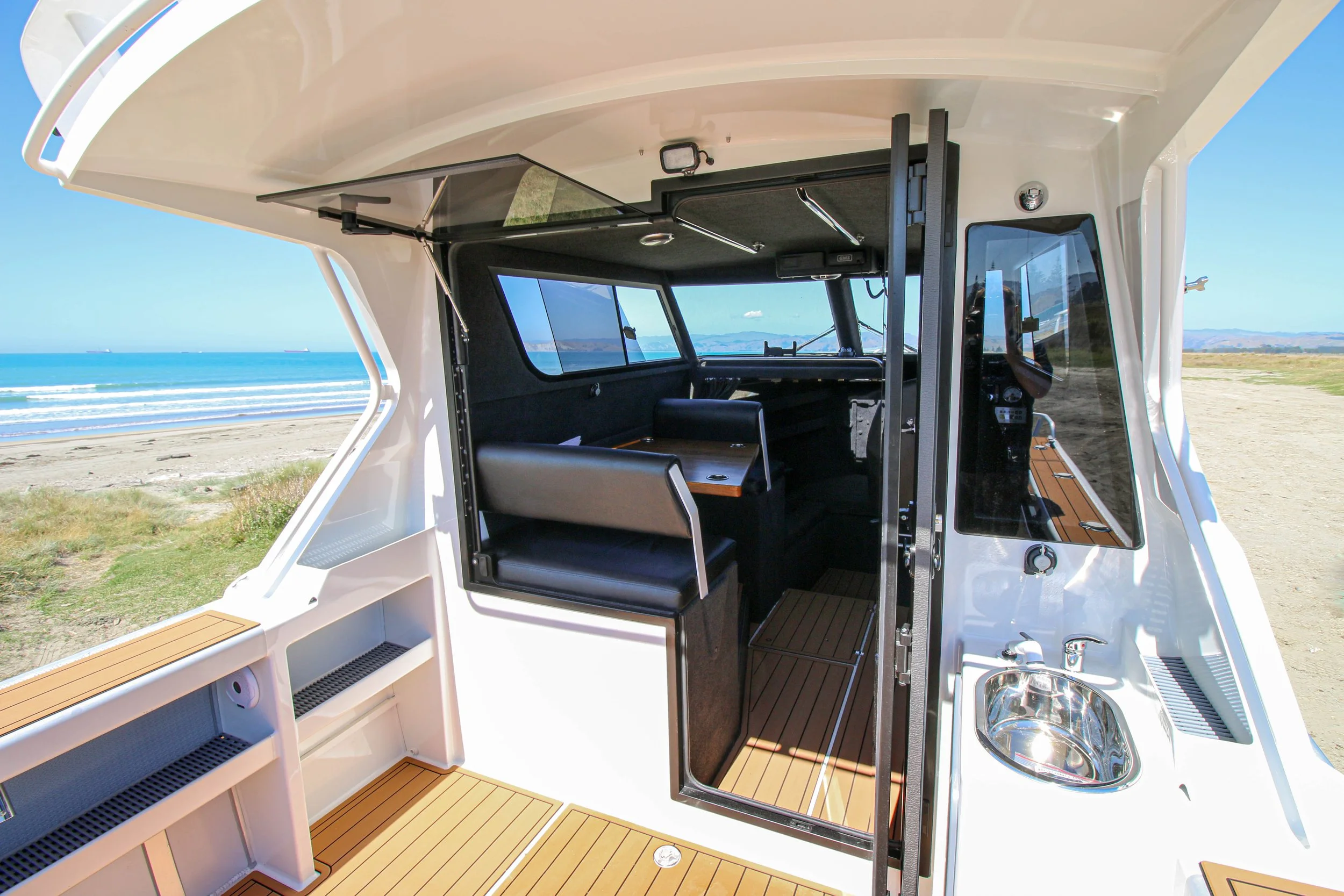 850 Sports Cruiser aluminium fishing boat custom built by White Pointer ...
